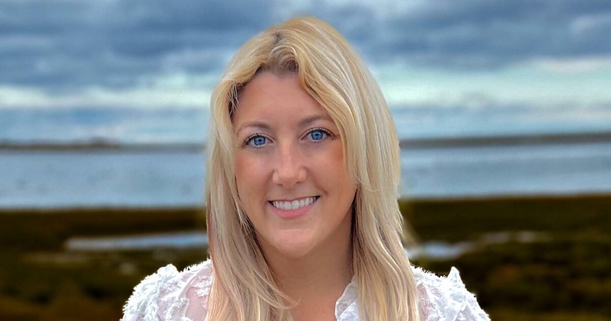 Julie Johnson | ULLSTEIN