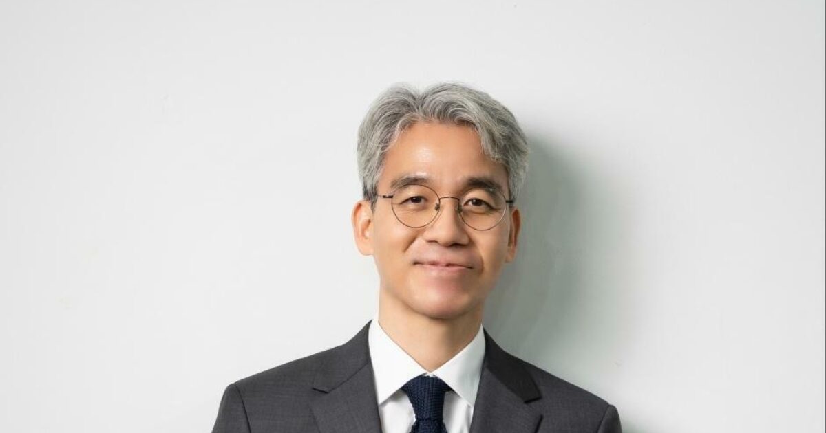 Yoon Hong Gyun | ULLSTEIN